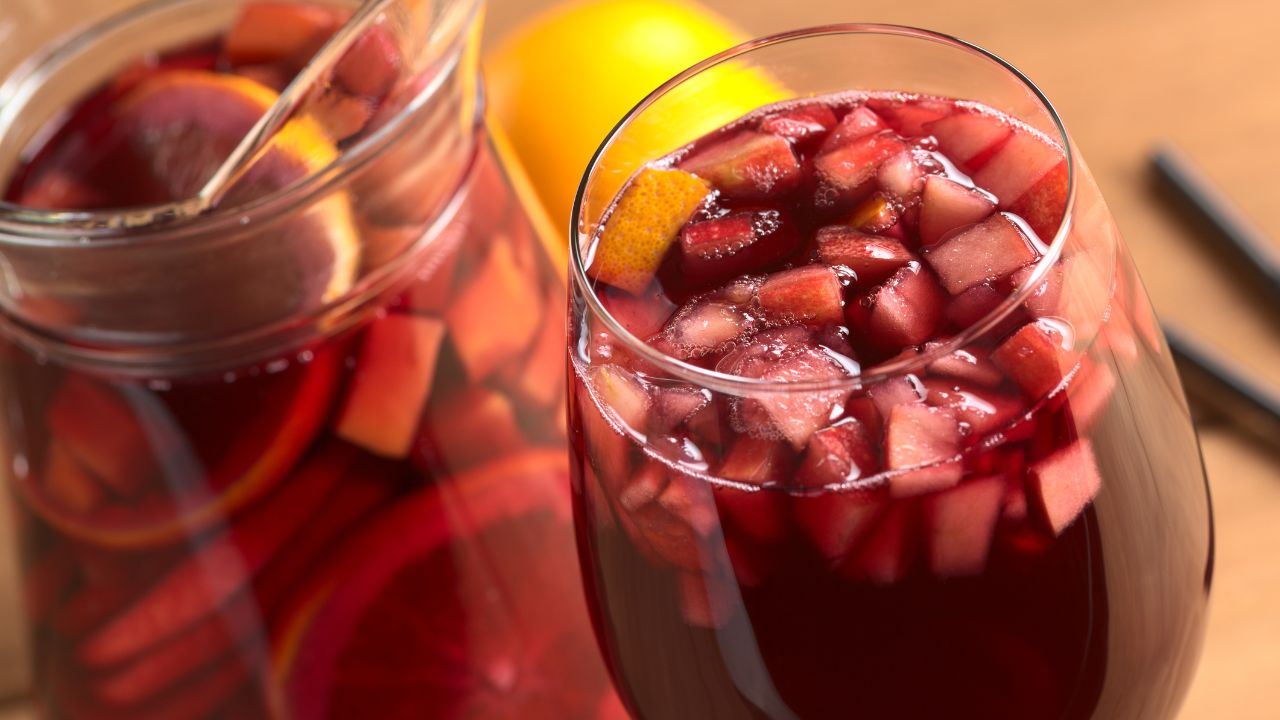 How to Make Traditional Mexican Sangria - XOG Wine
